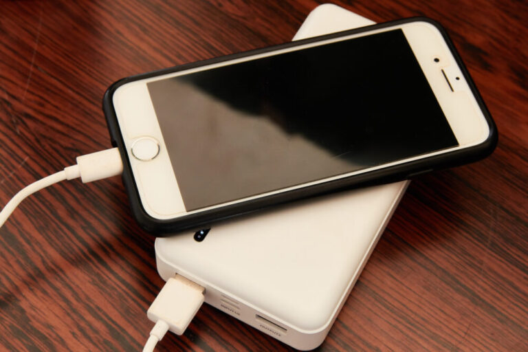 iPhoneとHDMIの接続がうまくいかない！映らない時の実践的な対策と注意点とは - RIRIFE リリフ