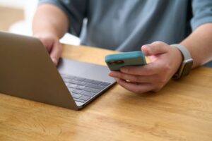 iPhoneでのテザリング設定を解説！常時接続の維持方法とトラブルシューティング - RIRIFE リリフ